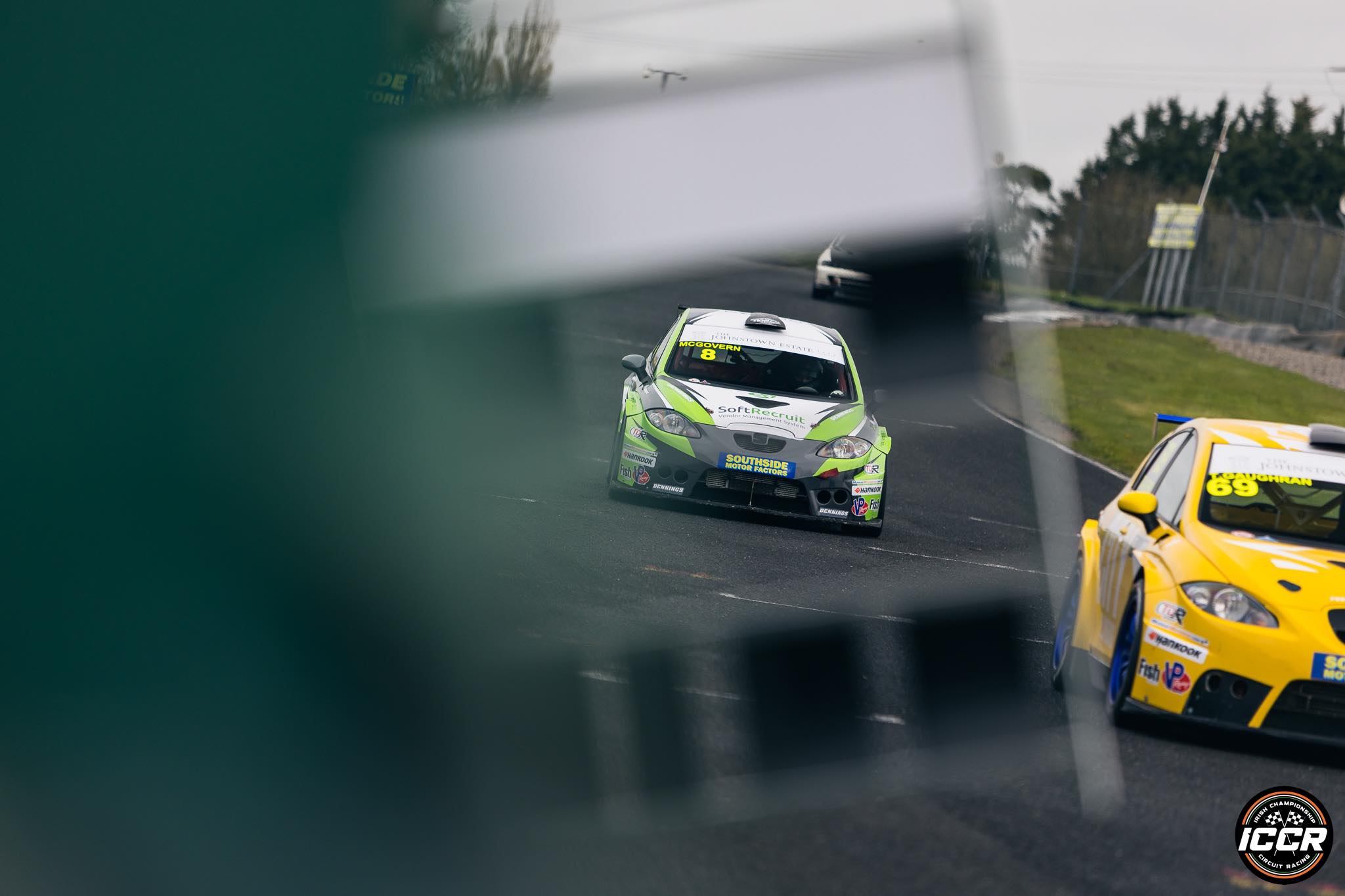Harry McGovern gets the P1 sign from his pitcrew – Motorsport.ie